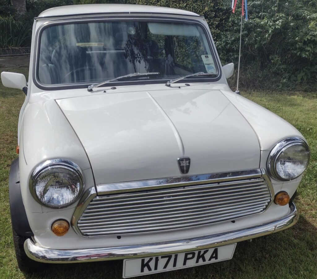 CLASSIC MINI MAYFAIR 1993 26980 MILES CARBURETOR MODEL - MINI Trader